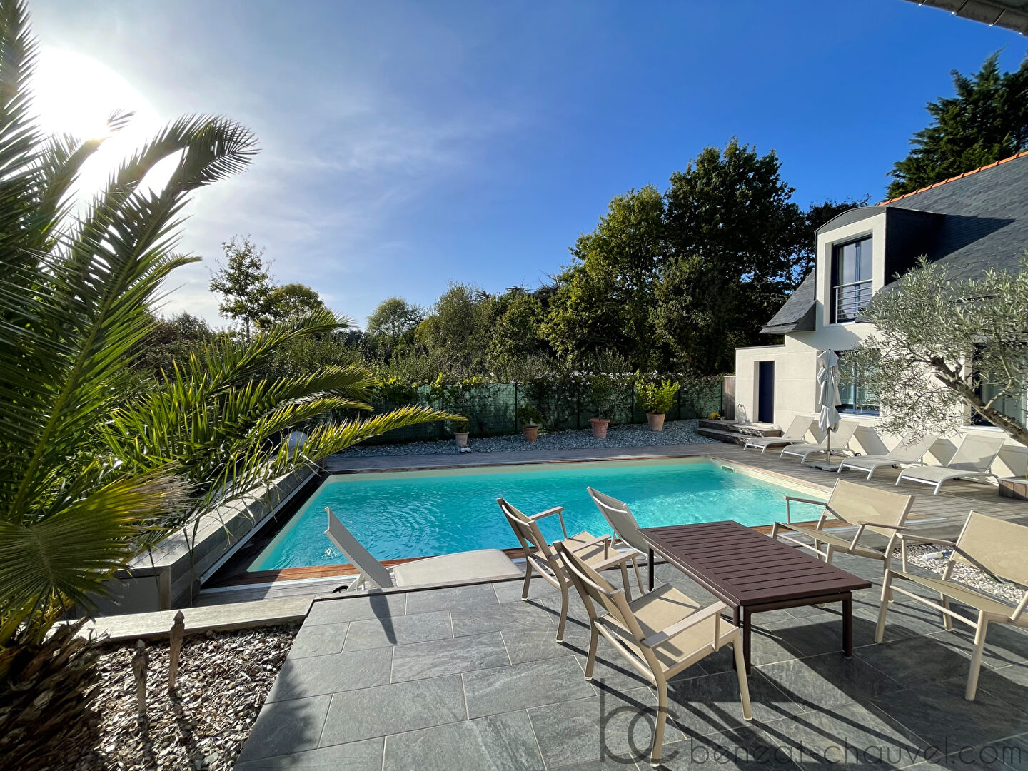 Les demeures de prestige portent le marché immobilier de luxe | Bénéat ...